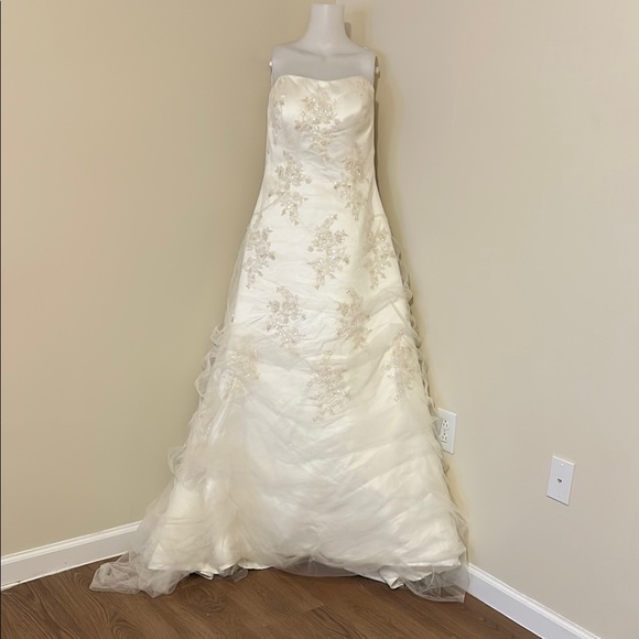 Monique Luo | Dresses | Monique Luo Cream Wedding Dress | Poshmark